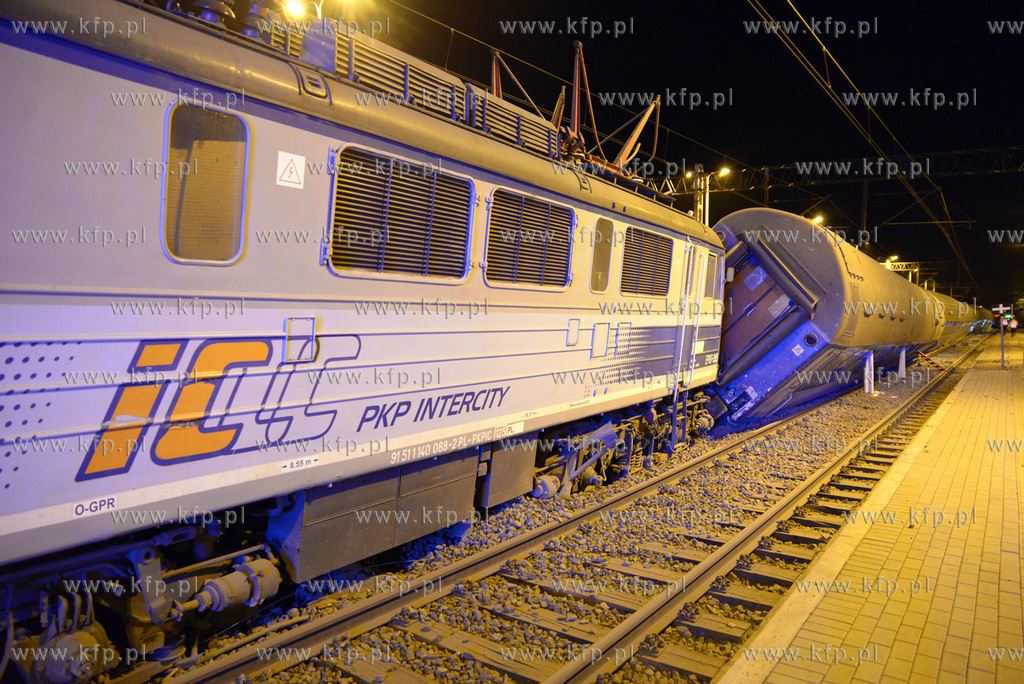 WYPADEK KOLEJOWY W SMĘTOWIE GRANICZNYM