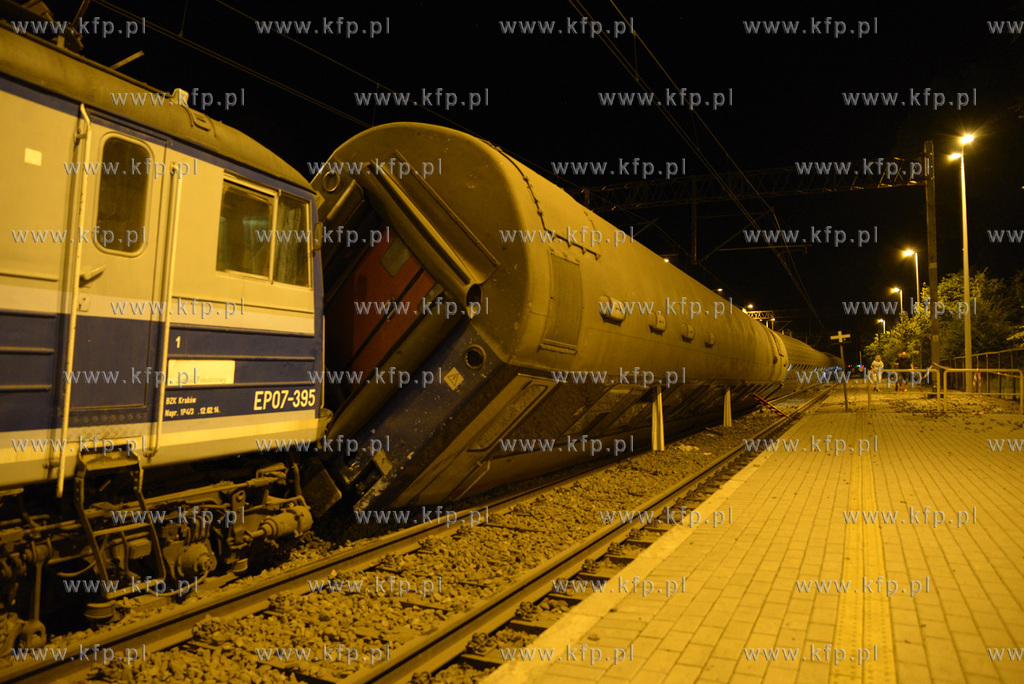 WYPADEK KOLEJOWY W SMĘTOWIE GRANICZNYM